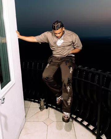 Instagram elfanum: Clothes, Outfits, Brands, Style and Looks | Spotern