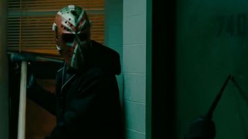 Doug MacRay (played by Ben Affleck) outfits on The Town