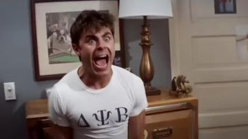 Teddy Sanders (played by Zac Efron) outfits on Neighbors