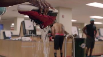 La veste Nike de Ricky Jerret (John David Washington) dans Ballers ...