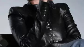 Agnes Shakespeare (played by Jessie Buckley) outfits on Hamnet