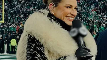 Erin Andrews Steals the Show: $950 FOX JACKET Shocks NFL Fans: Clothes ...