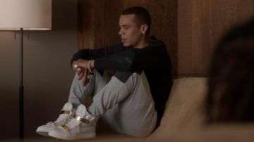 Ray Donovan: Clothes, Outfits, Brands, Style and Looks | Spotern