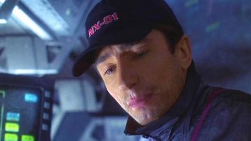 The uniform of the Starfleet NX-01's Captain Jonathan Archer (Scott ...