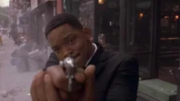 The neuralizer Agent J (Will Smith) in Men In Black | Spotern