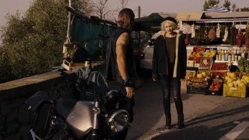 Riley Blue (played by Tuppence Middleton) outfits on Sense8