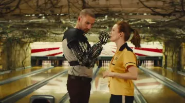 Poppy (played by Julianne Moore) outfits on Kingsman: The Golden Circle