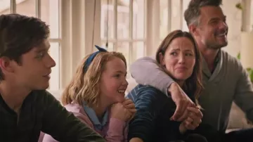 Emily (played by Jennifer Garner) outfits on Love, Simon