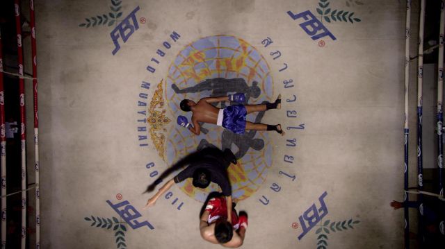 Gloves thai boxing blue at the beginning of Only God Forgives | Spotern