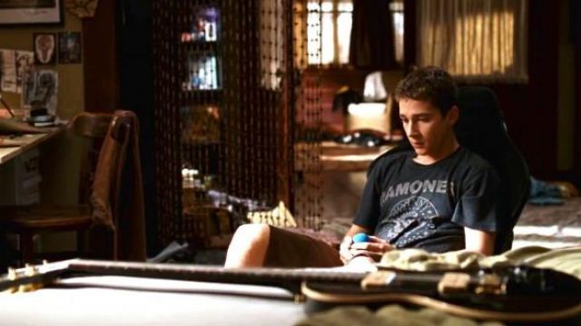 The t-shirt of the Ramones Kale (Shia LaBeouf) in Paranoïak | Spotern