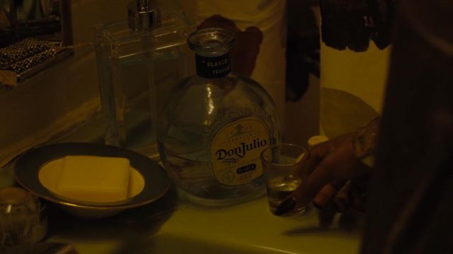 La botella de Tequila Don Julio en Chi-Raq | Spotern