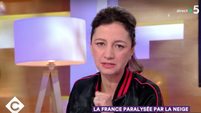 Le blouson type Teddy rouge et noir de Marion Ruggieri dans C à vous du ...