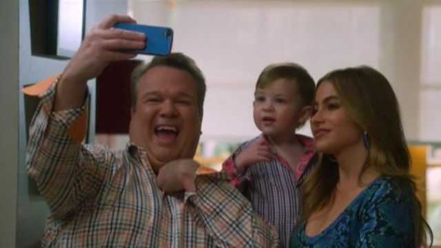 La concha azul y rosa de dos tonos de Cameron Tucker (Eric Stonestreet ...