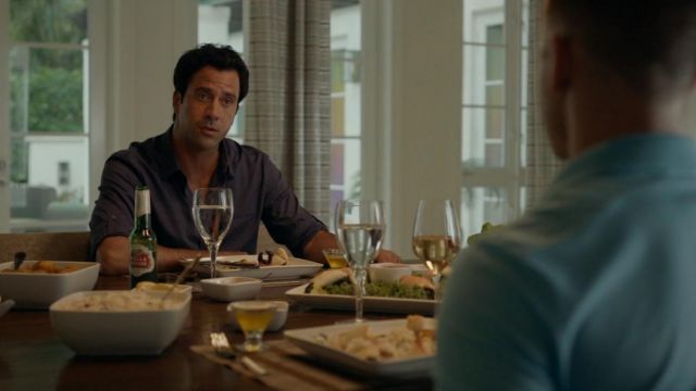 Botella de cerveza Stella Artois de Jason Antolotti (Try Garity) en ...