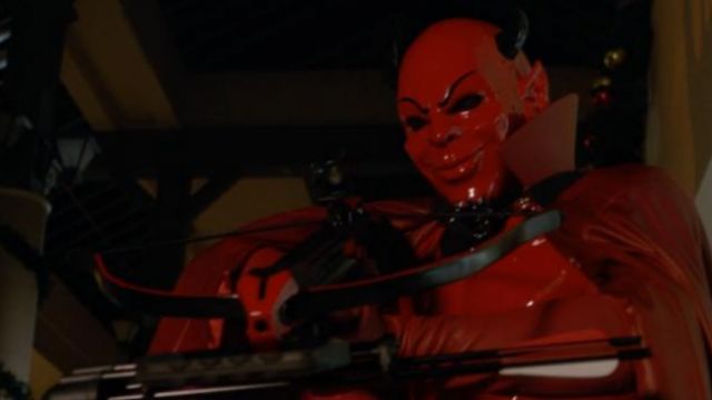 Le masque rouge du diable dans Scream Queens saison 1 | Spotern