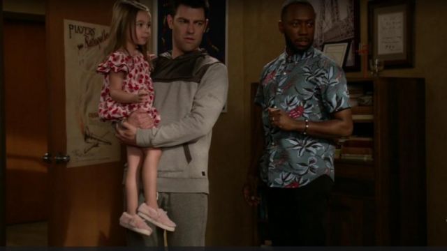 La robe rose à cerises portée par Ruth (Danielle Rockoff) dans New Girl ...