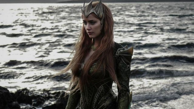 Mera's (Am­ber Heard) Queen of Atlantis crown as seen in Jus­tice ...