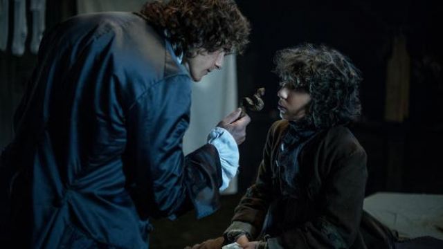 The snake engraved Sawny of Jamie Fraser (Sam Heughan) in Outlander ...