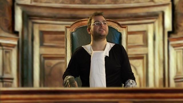 Disguise judge seen in I - BigFlo & Oli (critical) (Linksthesun) | Spotern