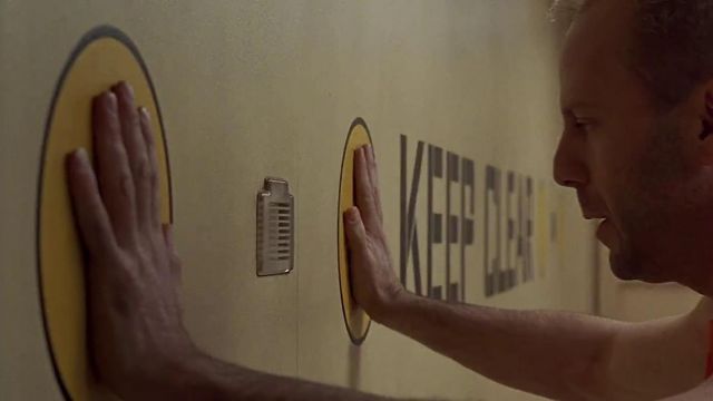 The sticker "Keep Clear" in the room of Korben Dallas (Bruce Willis) in ...