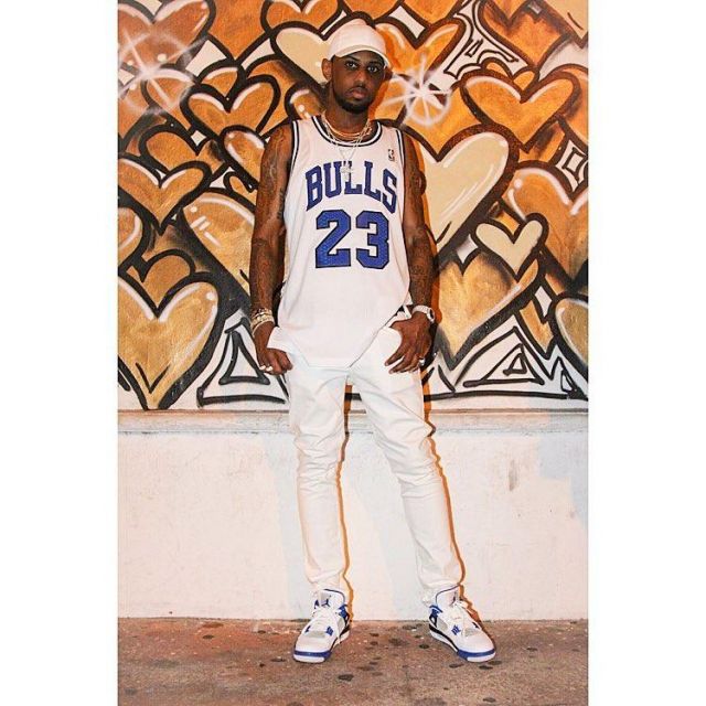 Les nike air jordan 4 retro motorsport bleu blanc de Fabolous sur son ...