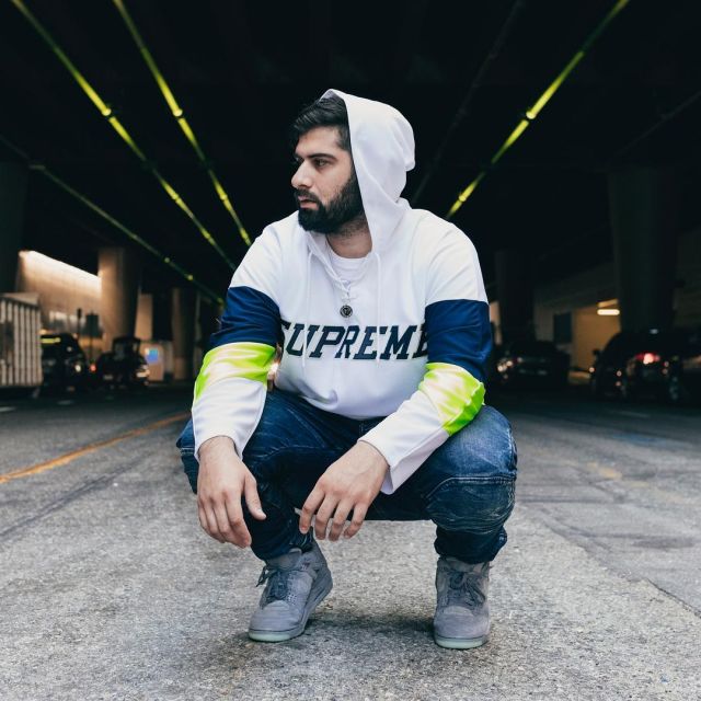 The Jordan 4 Kaws grey door the youtubeur Qias Omar on his Instagram ...