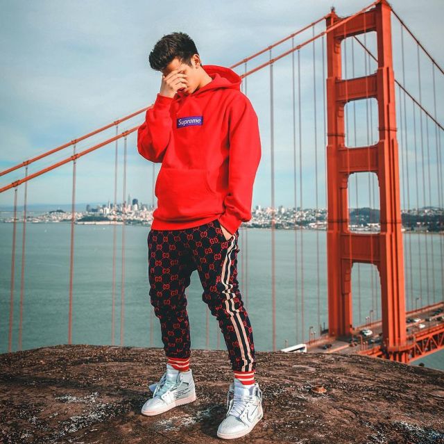 The Jordan 1 OW white that carries the youtubeur and influencer Ari ...