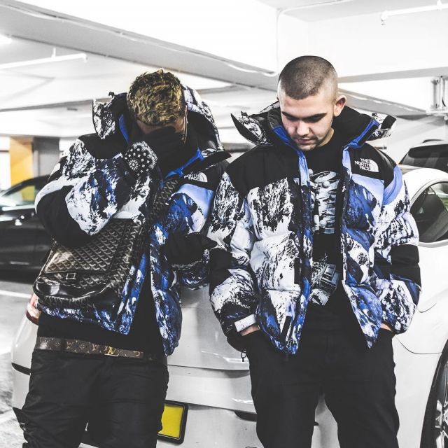 El abrigo Supreme x The North Face usado por la influencer inglesa ...