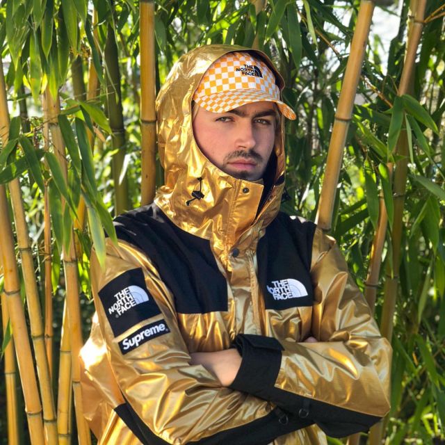La parka suprema dorada que luce el influencer Kyan Sol en su Instagram ...