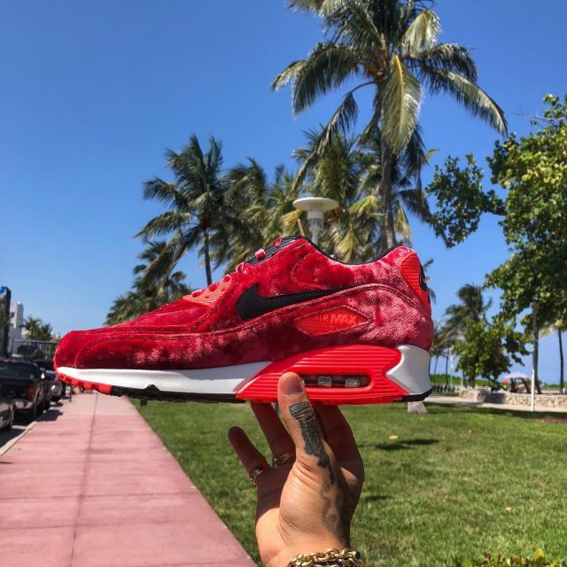 sneakers nike red-velvet views on the account Instagram of Swaggy | Spotern