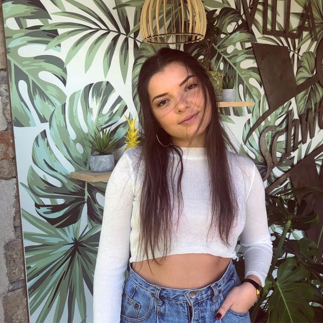 Watch retro Casio worn by Clara Marz on his account Instagram | Spotern