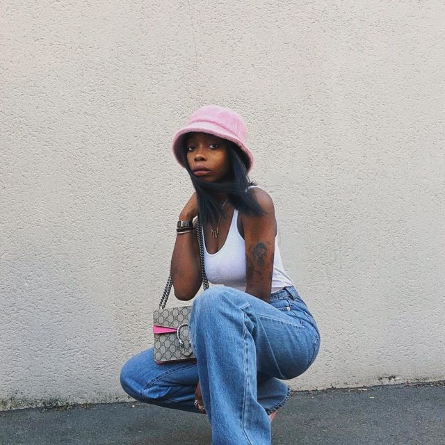 El bob rosa de la marca Asos que lleva Aude Julie en su cuenta de ...