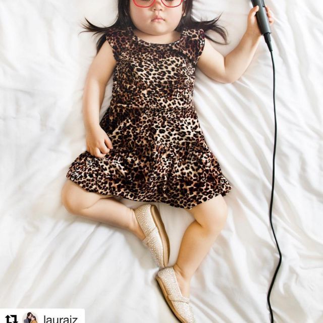 The pair of baby shoes in leather, on the account Instagram of Ali Wong ...