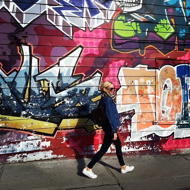 Sneakers Converse Chuck Taylor All Star Ox worn by Margot Robbie on his ...