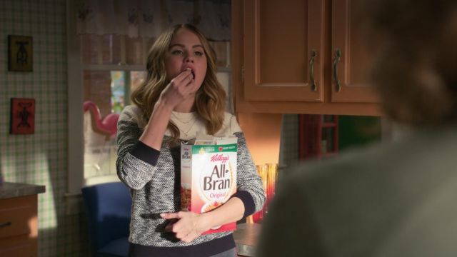 Patty Bladell's (Debby Ryan) grey sweater as seen in Insatiable 1x05 ...