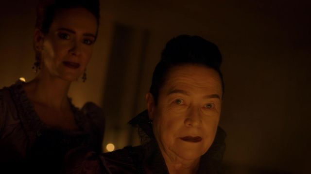 Los pendientes de la Sra. Wilhemina Venable (Sarah Paulson) en American ...