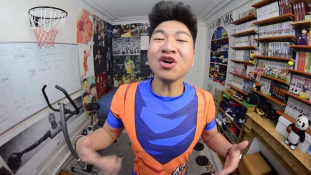 La camiseta sin mangas Dragon Ball Z usada por Henry TRAN en el video ...