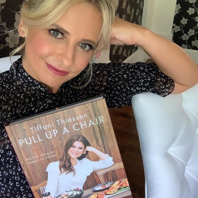 Recipes book Pull Out A Chair read by Sarah Michelle Gellar on her ...