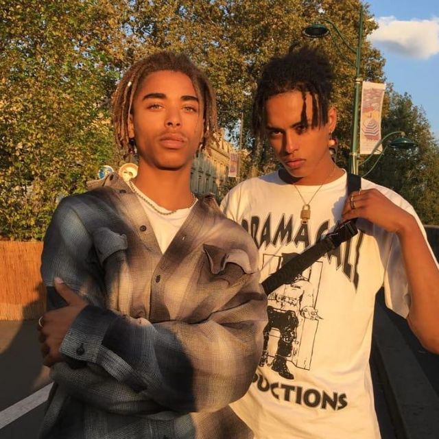 The t-shirt Drama Call carried by Cocooa on his account Instagram ...