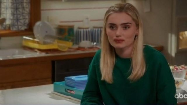 The green sweater Forever 21 Taylor Otto (Meg Donnelly) in American ...