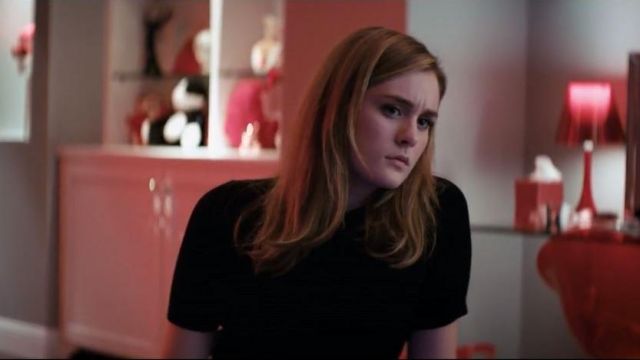 The black top of Veronica Sawyer (Grace Victoria Cox) in Heathers ...