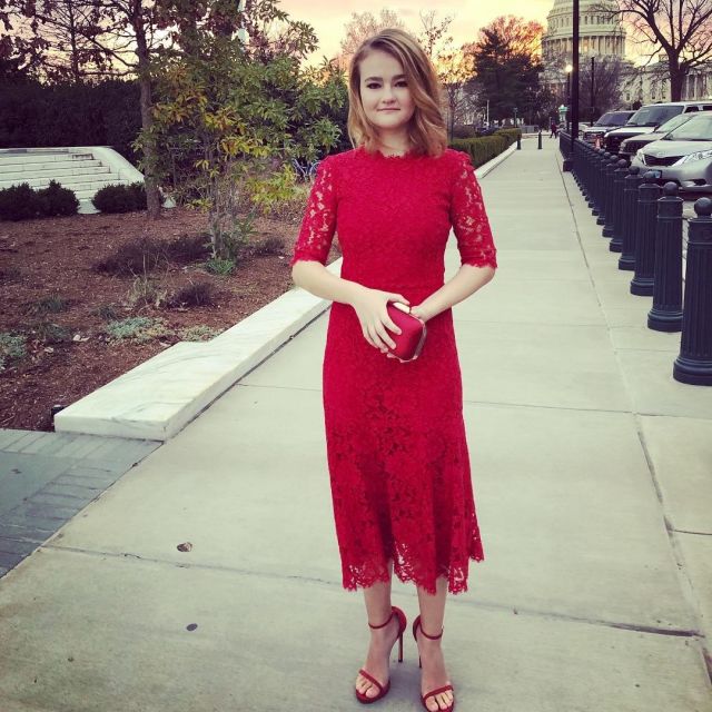 The red dress in lace worn by Millicent Simmonds (Without A Noise-2018 ...