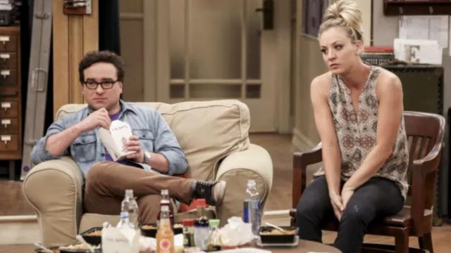 The white chair Ikea in the living room of Sheldon Cooper (Jim Parsons ...