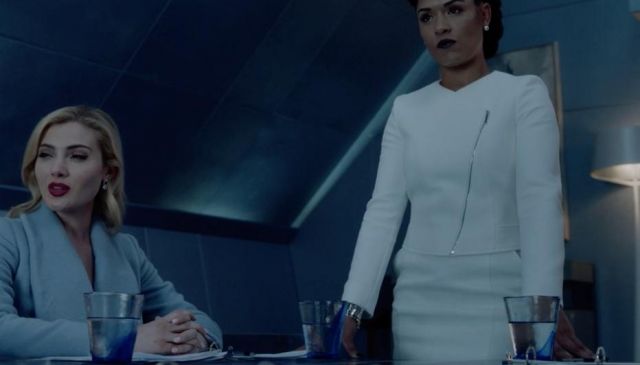 Duleama Grommet-Belt Sheath Dress de Reeva Payge (Grace Byers) en The ...