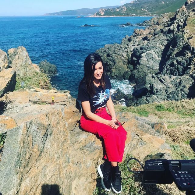 The t-shirt worn by Jenifer on his account Instagram @jeniferofficiel ...