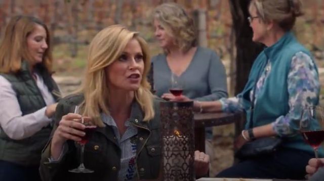 Graham & Spencer Kaidy Chemise en Velours porté par Claire Dunphy ...