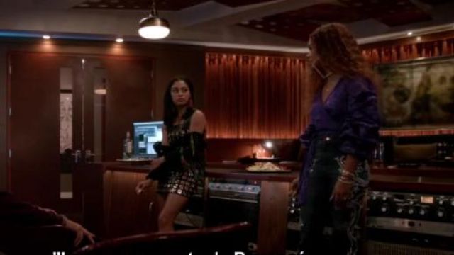 Alice + Olivia Belle Embellie High-Rise Jeans portés par Serayah ...