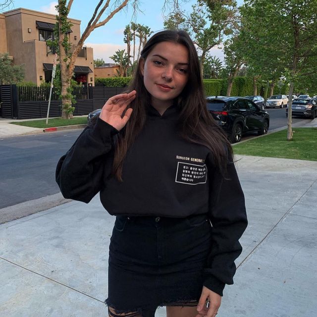 The mini-skirt black of Clara Marz on the account instagram @claramarz ...