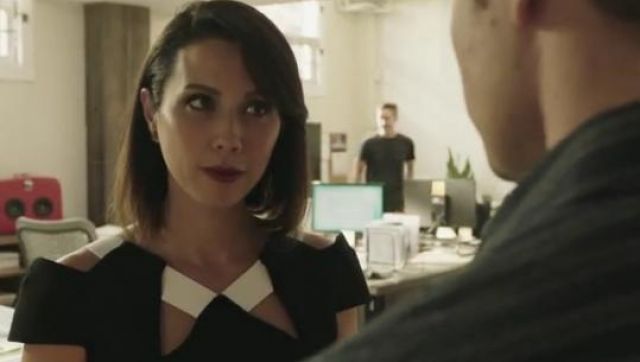 Roland Mouret Atkinson Dress worn by Deann Anderson (Lexa Doig) in The ...