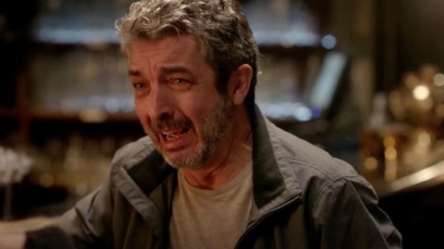 The vest grey worn by Marcos (Ricardo Darín) in flashback | Spotern
